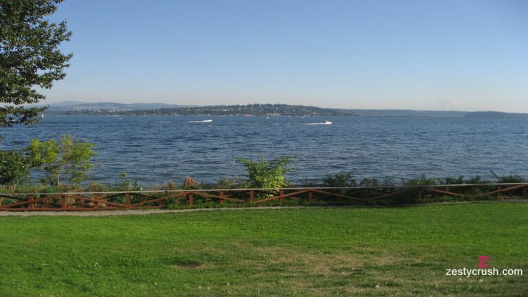 Washington Lakes: A Guide to Exploring Lake Washington